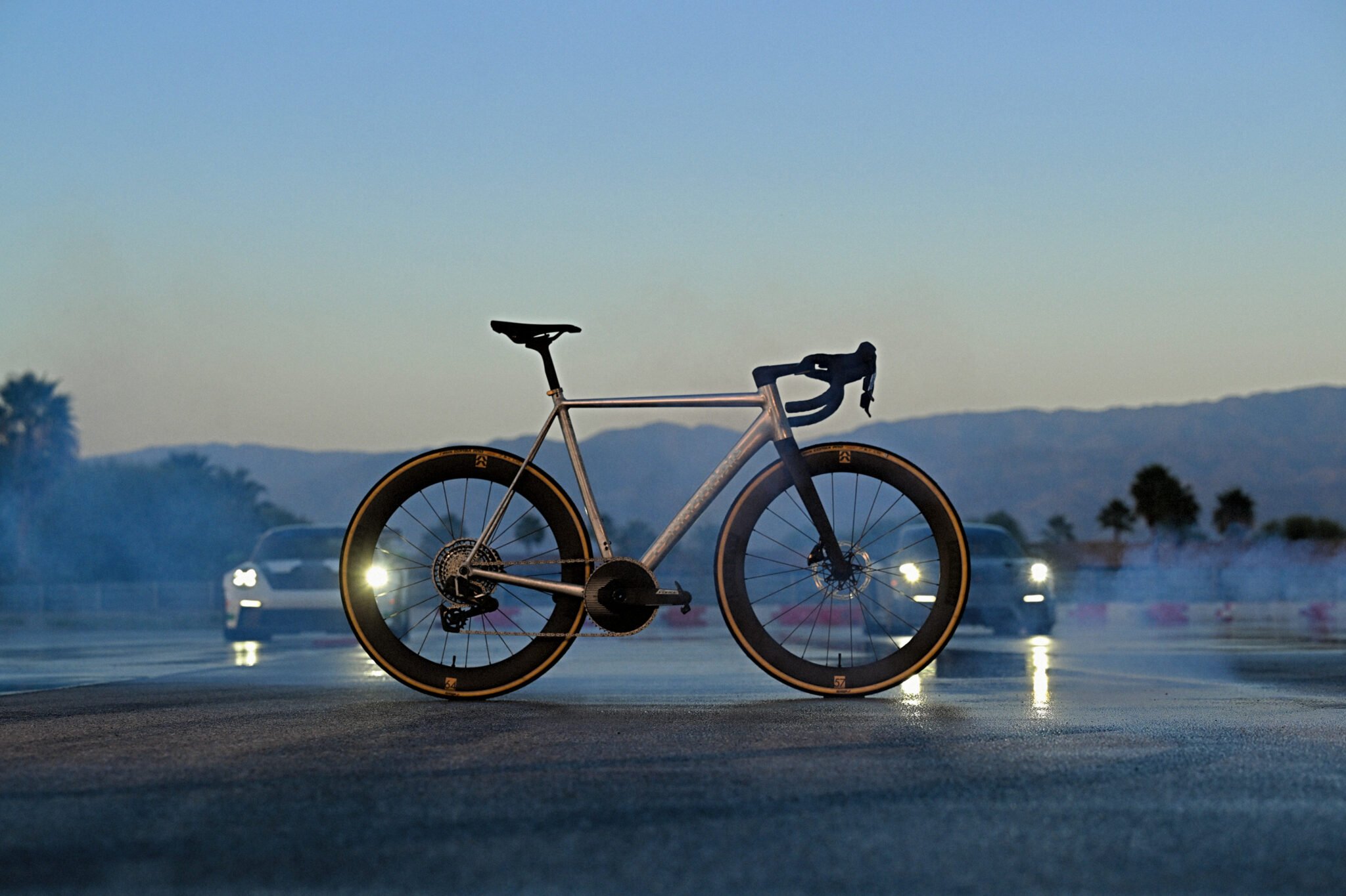 CAAD is back!!! CANNONDALEの伝統アルミバイク CAAD14が進化して戻ってきました！ 大阪 シルベストサイクル 梅田 ...